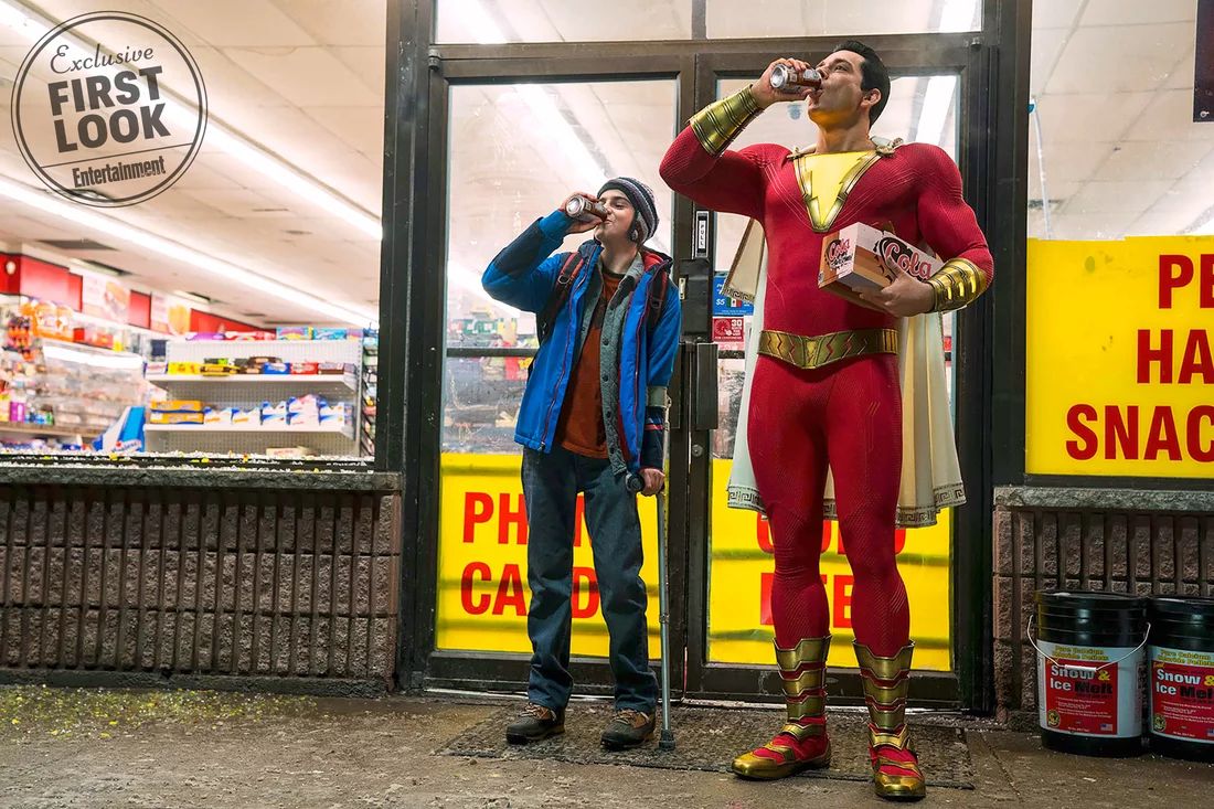 Zachary Levi Tampil Lengkap dengan Kostum di Foto Resmi Perdana dari Shazam! - Cinemags