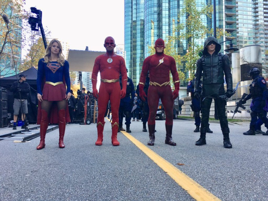 Foto Terbaru Crossover Arrowverse, Elseworlds Tampilkan Dua Flash Beda ...