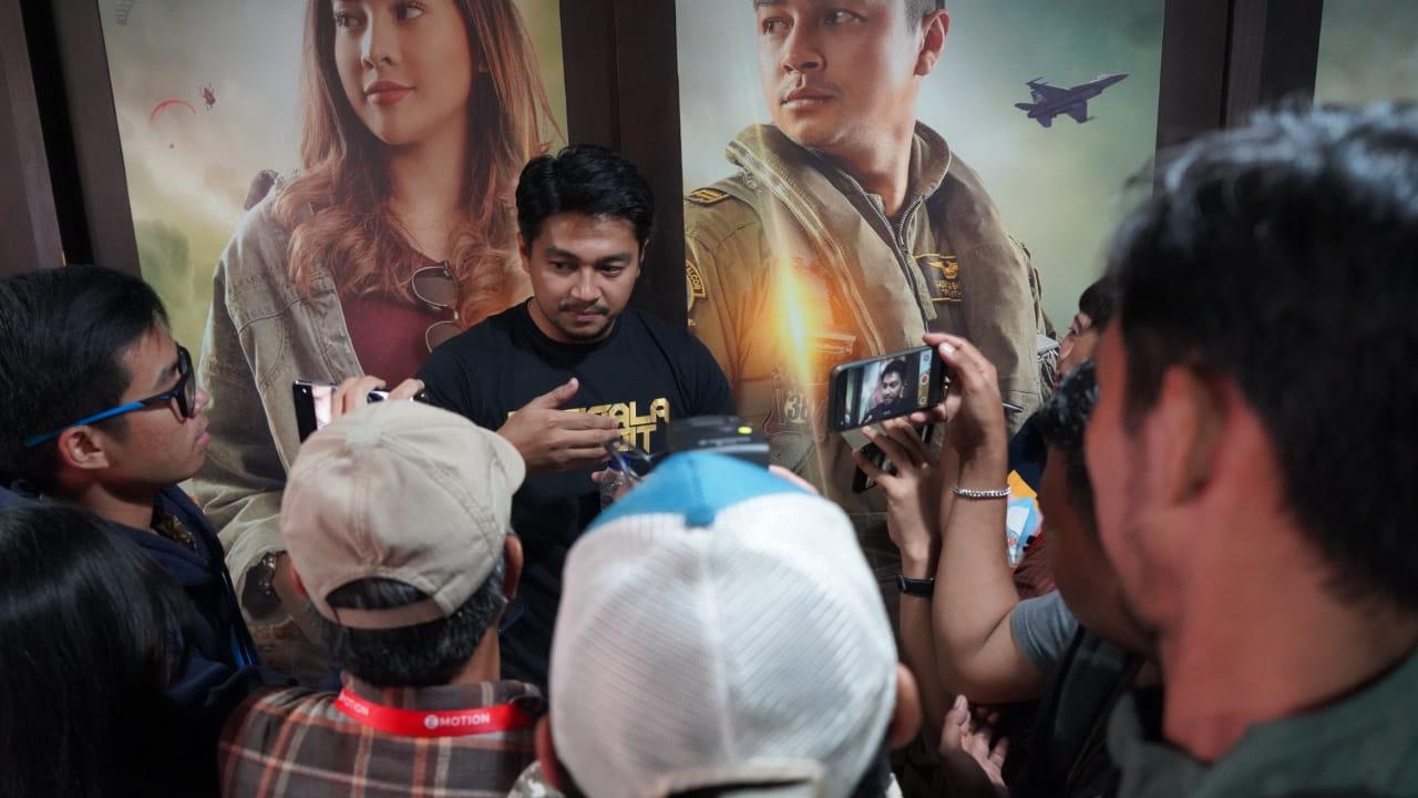 First Look Film Serigala Langit Tampilkan Adegan Aksi Pesawat yang Seru ...