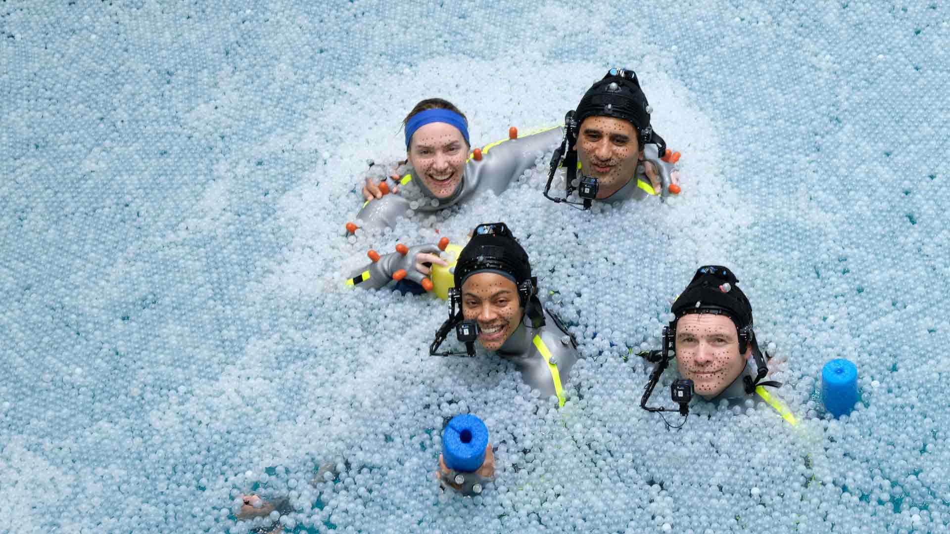Foto Set Avatar 2 Tampilkan Kebersamaan Kate Winslet, Zoe Saldana dan ...