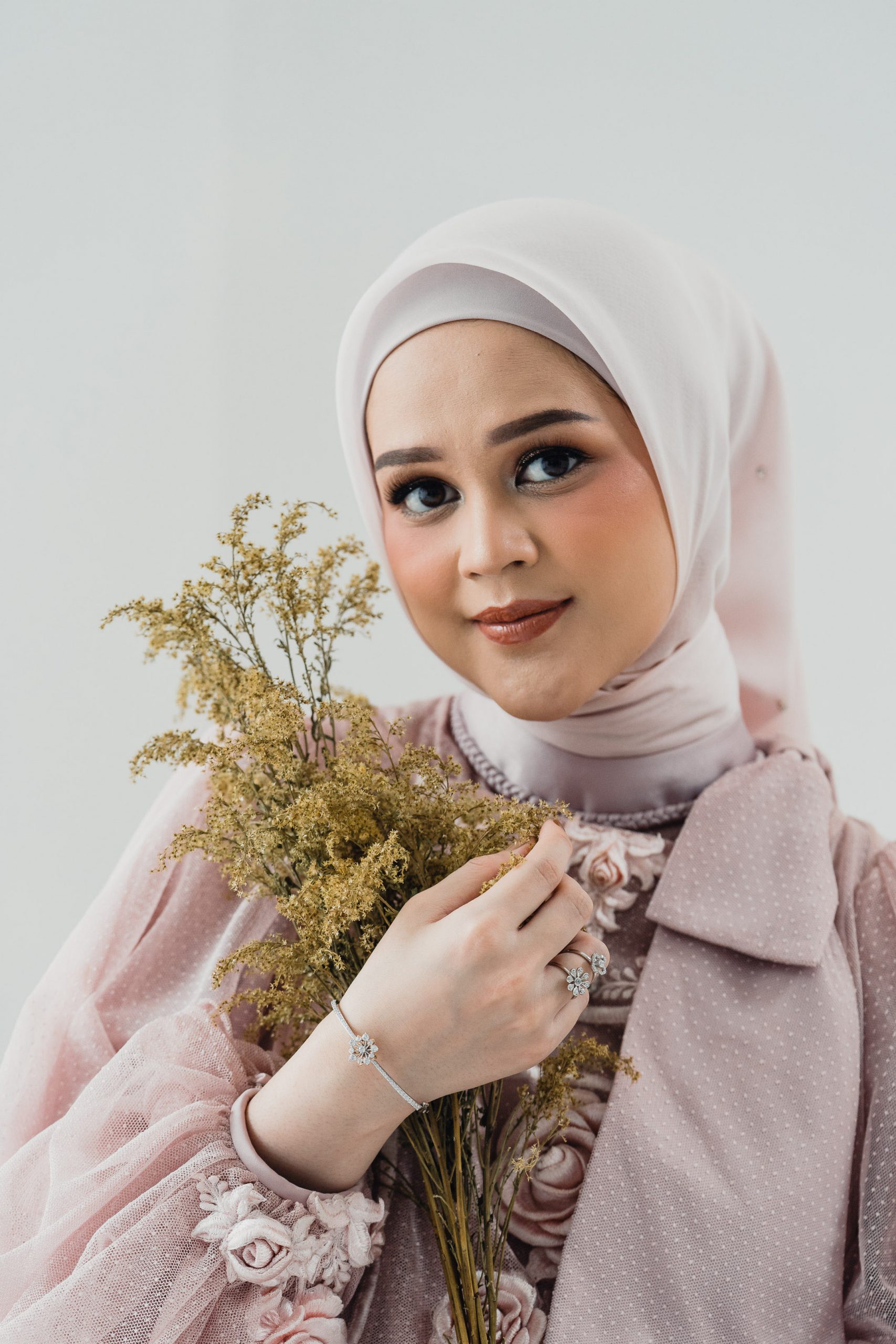 Apresiasi Hala Gold dan Cut Meyriska Bagi Sosok Ibu dalam Koleksi ...