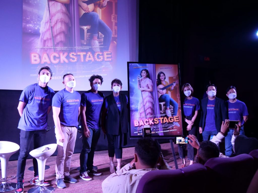 Update film Backstage : trailer & poster - Cinemags